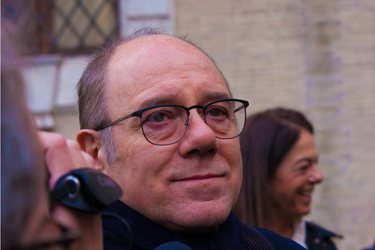 Carlo Verdone su Facebook: l'attore romano inaugura la sua pagina con ...