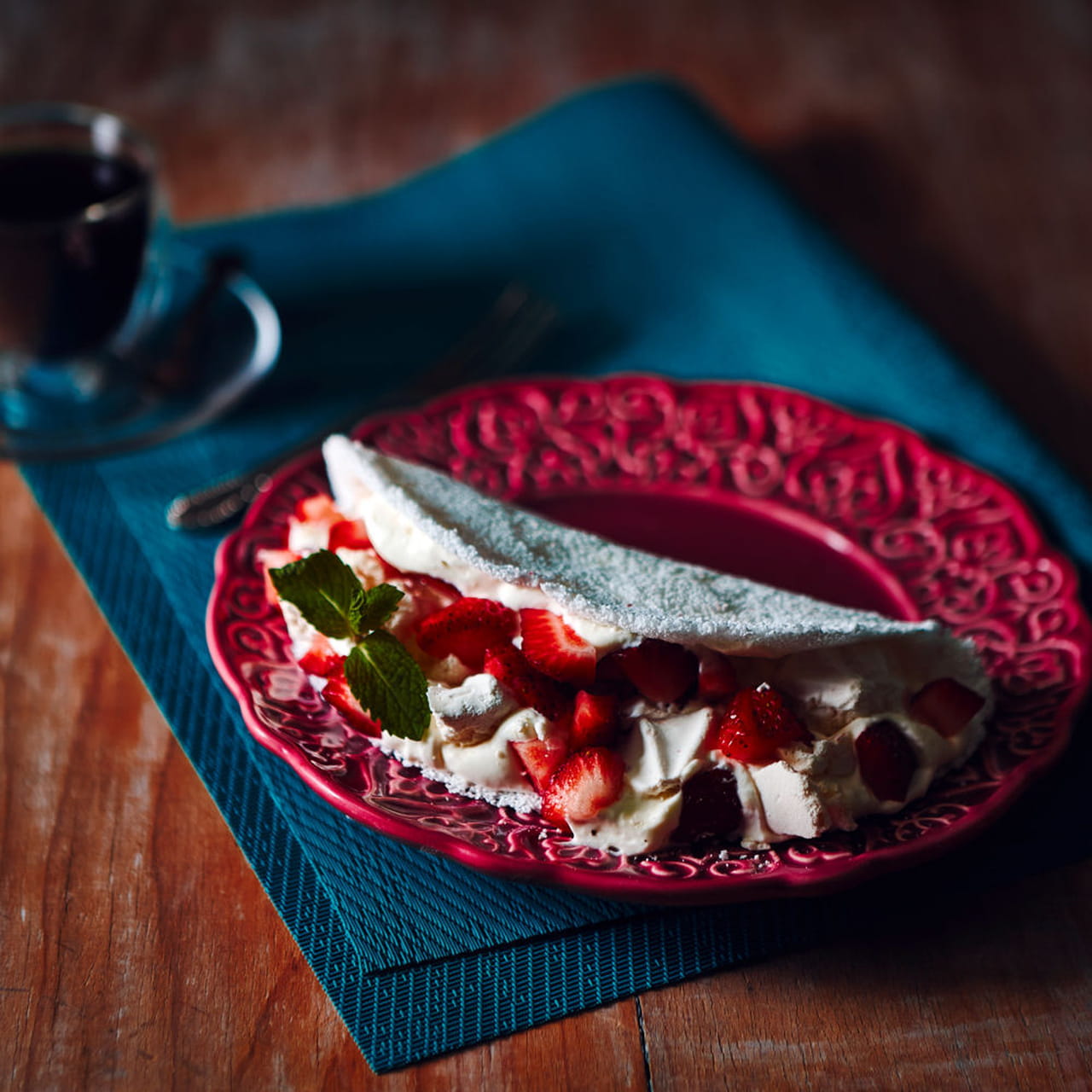 Tapioca com suspiro e merengue de morango - A revista da mulher