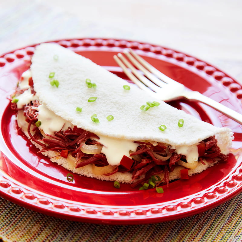 Tapioca com carne seca e creme de queijo de coalho - A revista da mulher